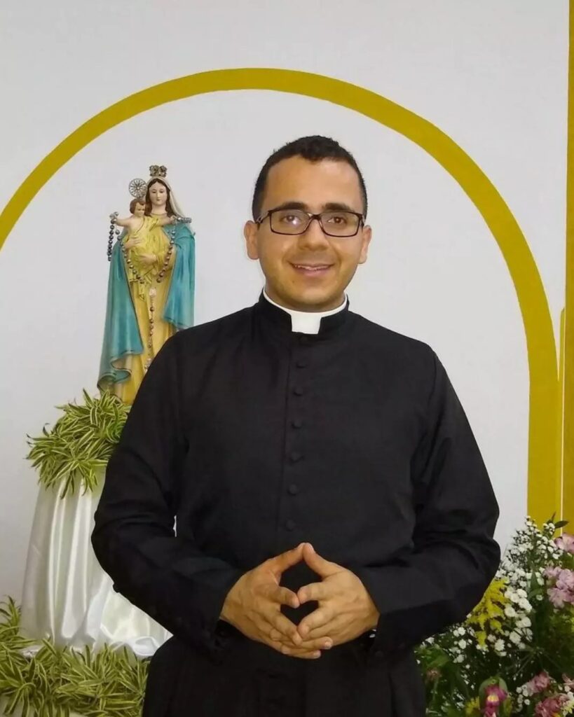 Seminaristas Fernando Fraga e Philip Rangel serão ordenados diáconos ...